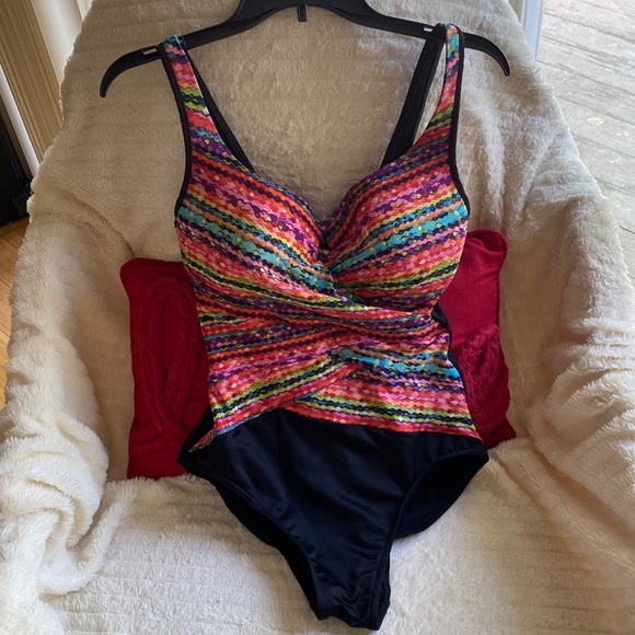 Miraclesuit | Swim | Miraclesuit Undewire Slimming Swimsuit | Poshmark